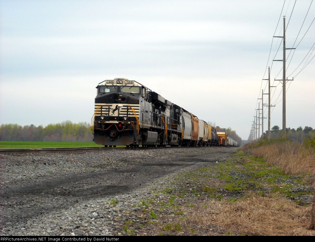 NS 12G southbound train